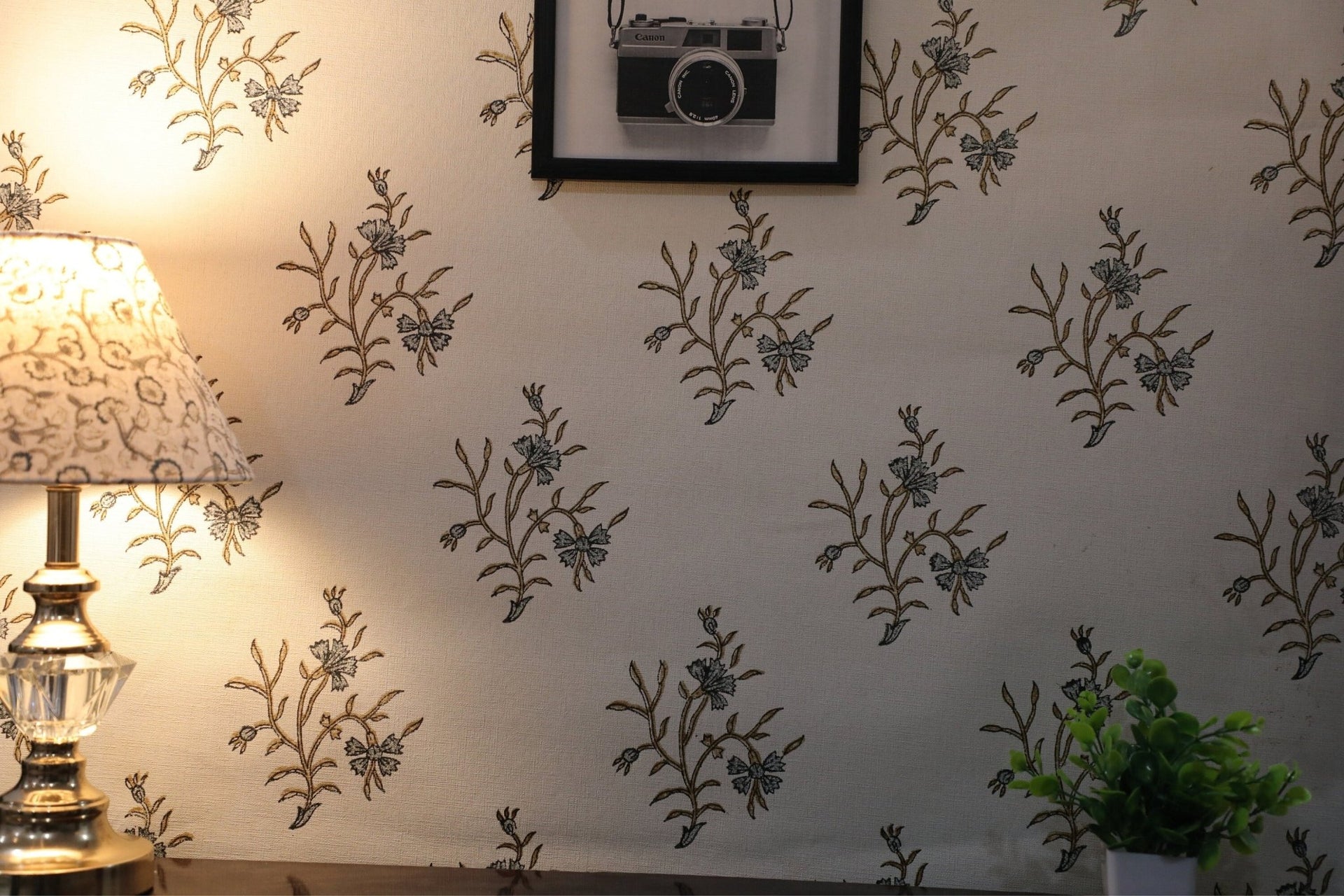 Daisy Block Print Wallpaper - Elegant Floral Design - Fabdivine